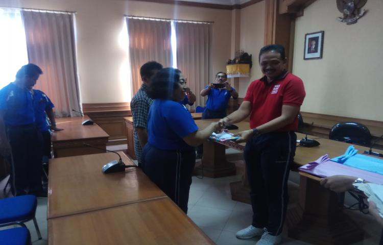 Kepala Dinas Perhubungan Kabupaten Badung melepas 3 orang pegawai ...